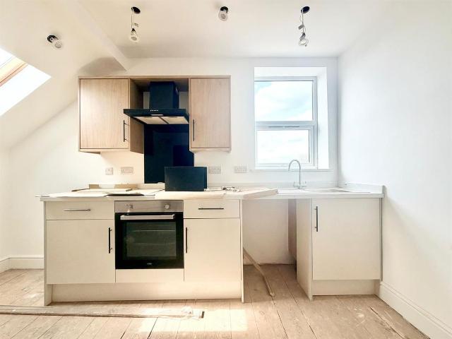 Station Road, Beeston, Nottingham NG9, 2 bed flat to rent, £950 pcm | PrimeLocation