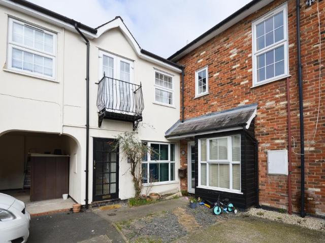 Station Road, Bishops Stortford, CM23 1 bed apartment to rent £1,275 pcm £294 pw