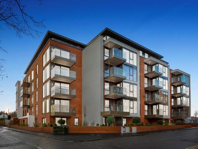 Station Road, Gerrards Cross. 2 bed apartment to rent £2,300 pcm £531 pw
