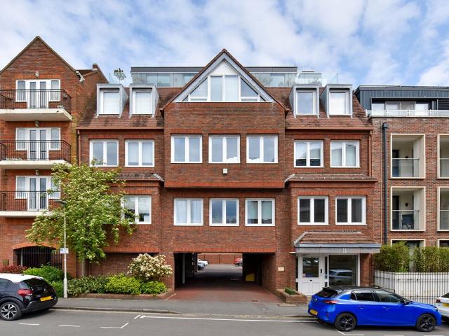 Station Road, Gerrards Cross SL9, 2 bed flat to rent, £3,250 pcm | PrimeLocation