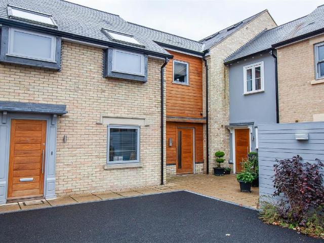 Station Road, Great Shelford, Cambridge CB22, 1 bed flat to rent, £1,350 pcm | PrimeLocation