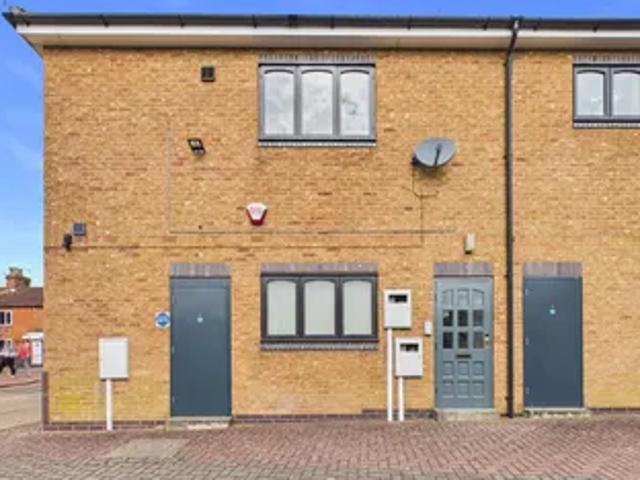 Station Road, Desborough £795 pcm ⓘ The monthly or weekly payment required by the landlord. Read our glossary page *Tenant Info | 2 bedrooms Material Information