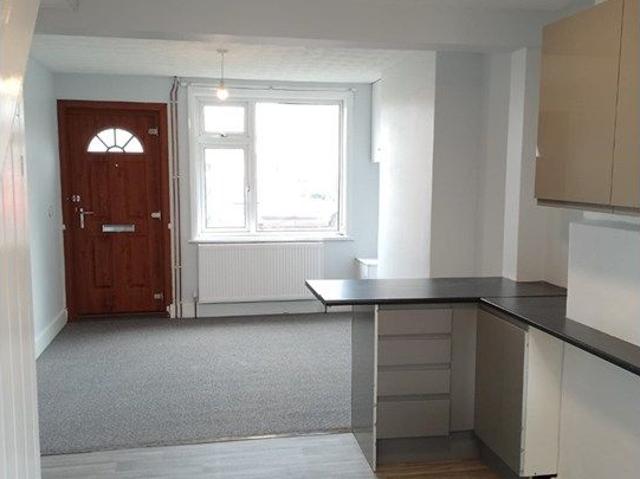 Station Road, Dunstable LU5, 2 bed terraced house to rent, £1,100 pcm | PrimeLocation