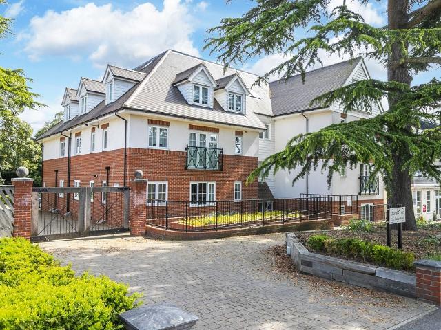 Station Road, Epping CM16, 2 bed flat to rent, £1,850 pcm | PrimeLocation