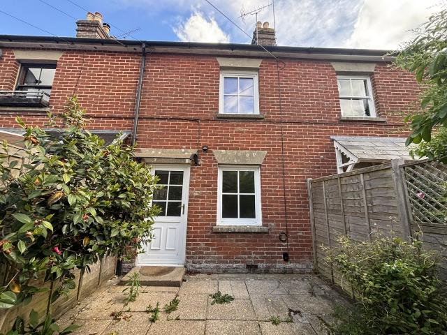 Station Road, Fordingbridge, Hampshire SP6, 2 bed end terrace house to rent, £1,295 pcm | PrimeLocation