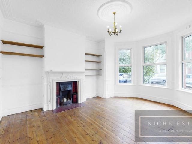 Station Road, Finchley Central, N3 5 bed semi detached house to rent £5,000 pcm £1,154 pw