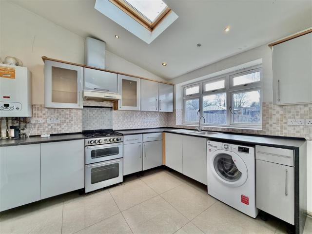 Station Road, Hounslow, TW3