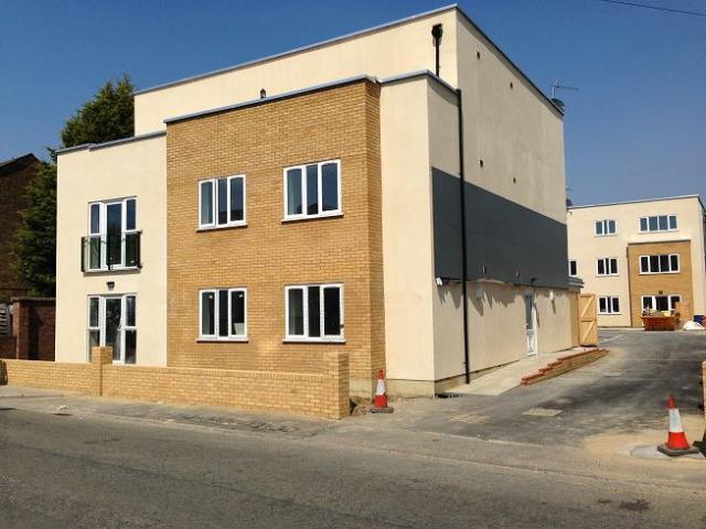 Station Road, Hounslow TW3 2 bed flat to rent £1,600 pcm £369 pw