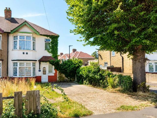 Station Road, Hounslow, TW3 3 bed semi detached house to rent £2,350 pcm £542 pw