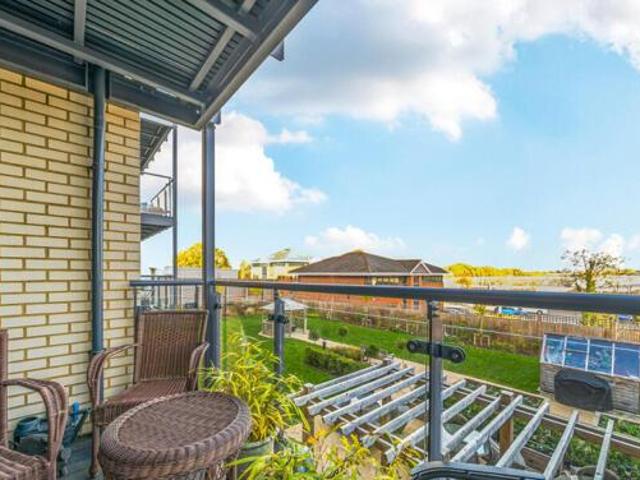 Station Road, Hook, 2 Bedroom Flat