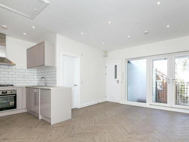 Station Road, Horley, 2 Bedroom Apartment