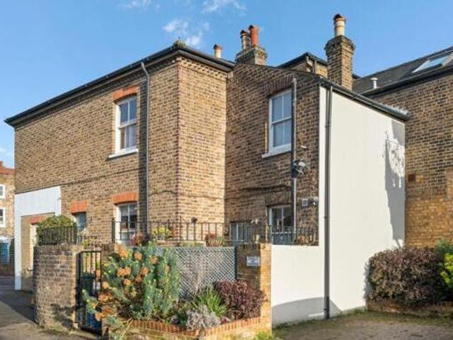 Station Road, Hampton, 2 Bedroom End