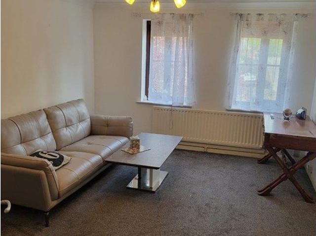 Station Road, Harpenden AL5, 2 bed flat to rent, £1,600 pcm | PrimeLocation