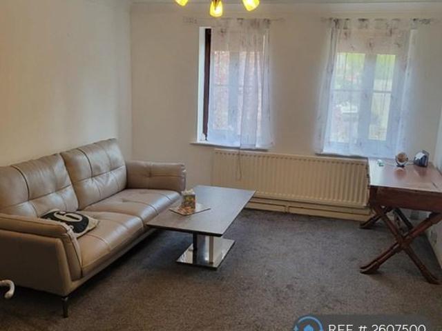 Station Road, Harpenden, AL5 2 bed flat to rent £1,600 pcm £369 pw