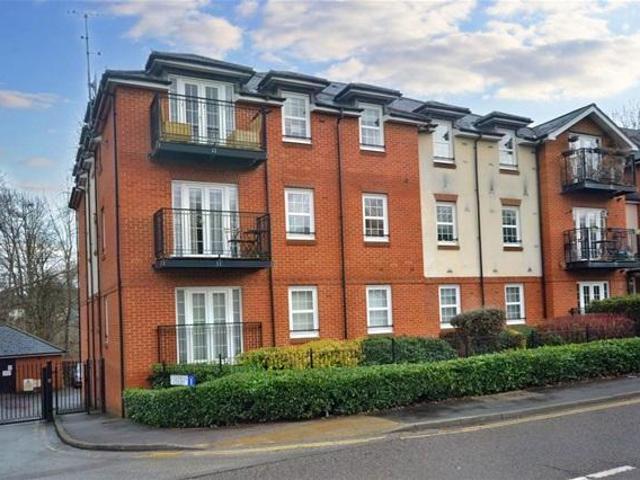 Station Road, Harpenden 2 bed flat to rent £1,650 pcm £381 pw