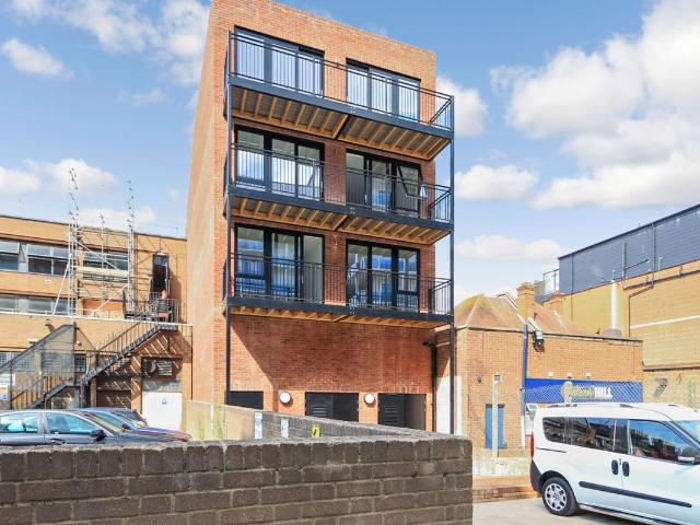 Station Road, Harrow On The Hill, Harrow HA1, 2 bed flat to rent, £1,850 pcm | PrimeLocation