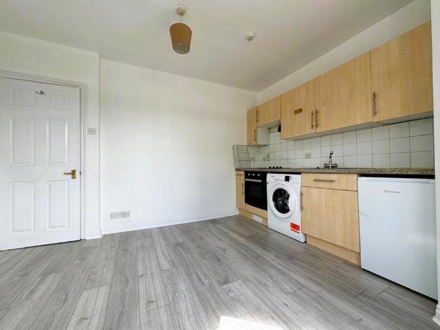 Station Road, Harrow HA1 1 bed flat to rent £1,050 pcm £242 pw