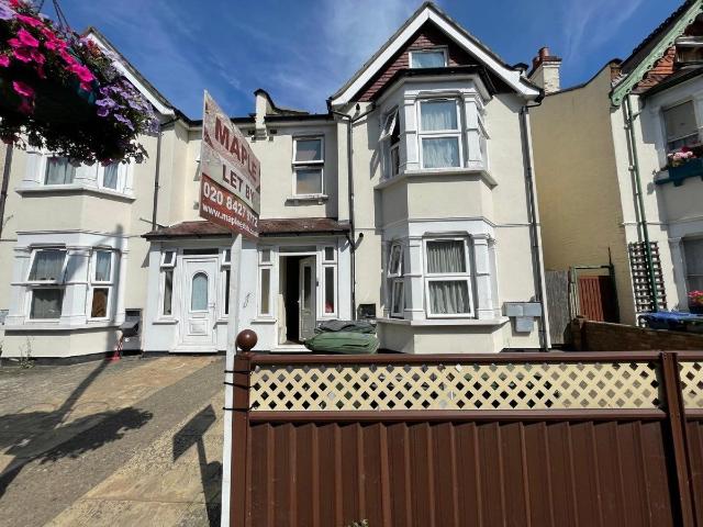 Station Road, Harrow HA1, 1 bed flat to rent, £1,250 pcm | PrimeLocation
