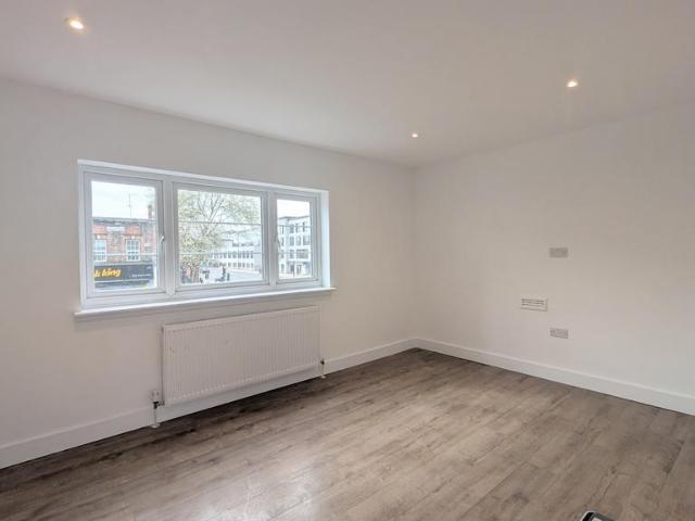 Station Road, Harrow, HA1 2 bed flat to rent £1,750 pcm £404 pw