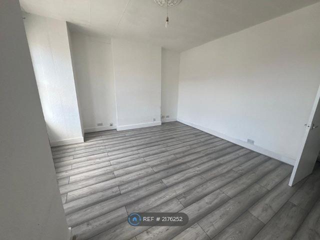 Station Road, Harrow HA1, 2 bed flat to rent, £1,850 pcm | PrimeLocation