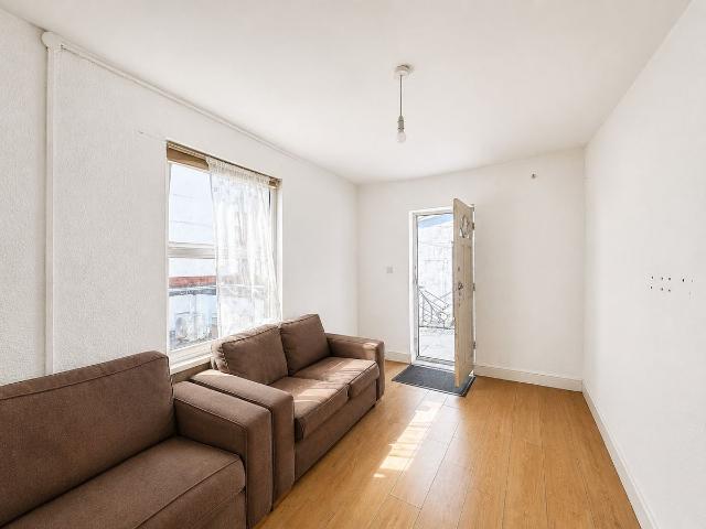 Station Road, Harrow HA1, 3 bed flat to rent, £2,000 pcm | PrimeLocation