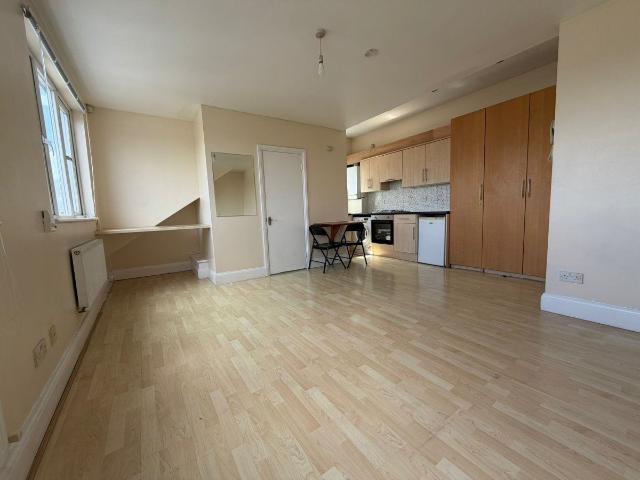 Station Road, Harrow HA1, Studio to rent, £1,100 pcm | PrimeLocation