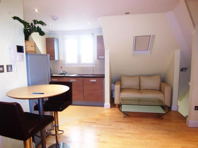 Station Road, Harrow Studio to rent £1,175 pcm £271 pw