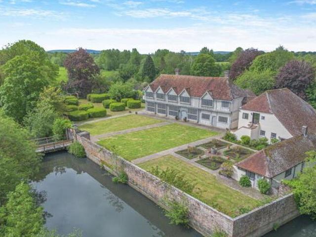 Station Road, Hellingly, 6 Bedroom Country