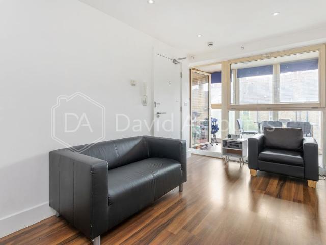 Station Road, Hendon, London NW4, 2 bed flat to rent, £1,950 pcm | PrimeLocation