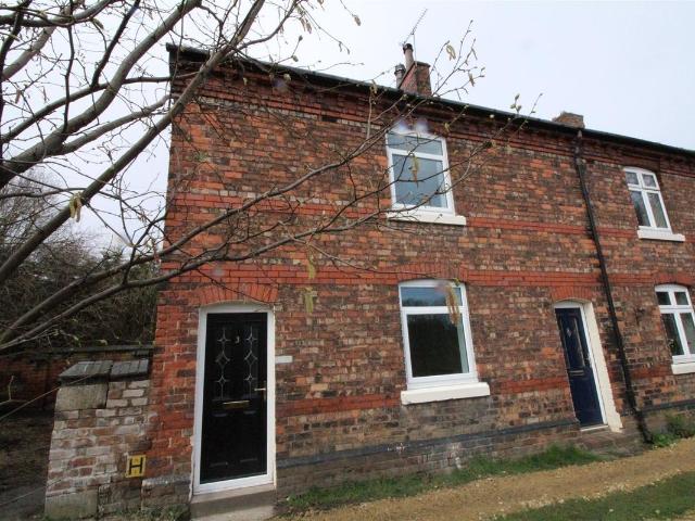 Station Road, Huddersfield HD2, 2 bed terraced house to rent, £850 pcm | PrimeLocation