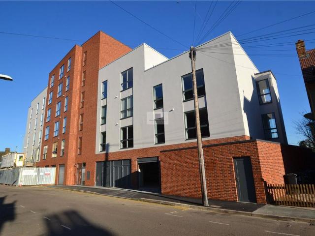 Station Road, Junction Court, WD17 2 bed flat to rent £1,895 pcm £437 pw