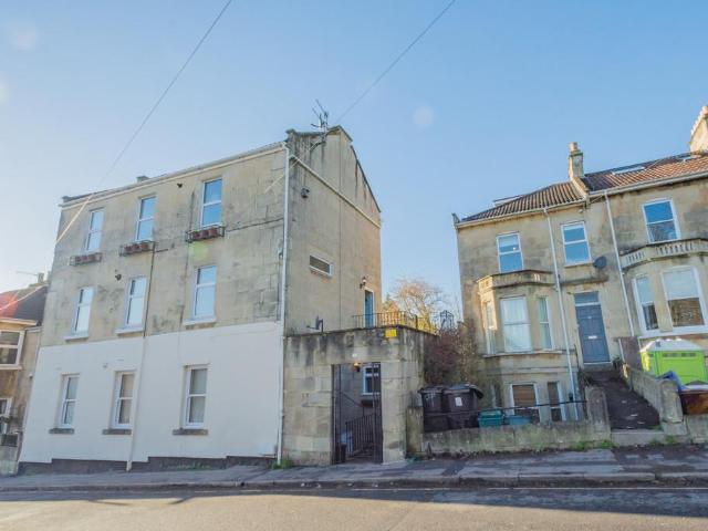 Station Road, Lower Weston, Bath 2 bed ground floor flat to rent £1,600 pcm £369 pw