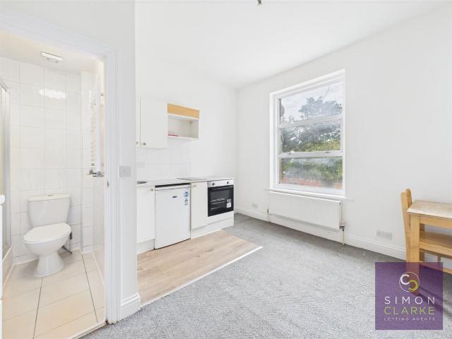 Station Road, London N3, Studio to rent, £1,050 pcm | PrimeLocation