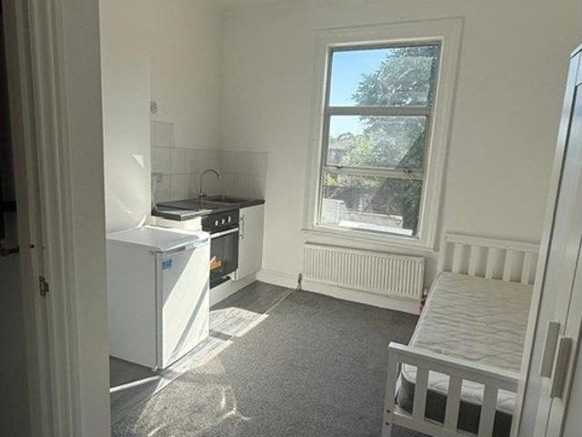 Station Road, London N3, Studio to rent, £1,100 pcm | PrimeLocation