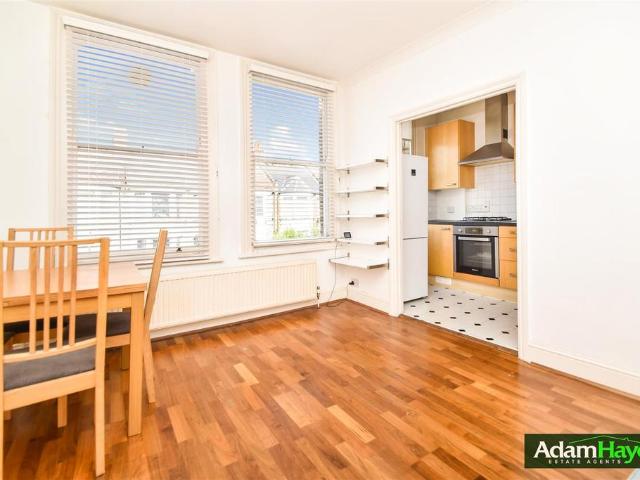 Station Road, London N3 2 bed apartment to rent £1,850 pcm £427 pw
