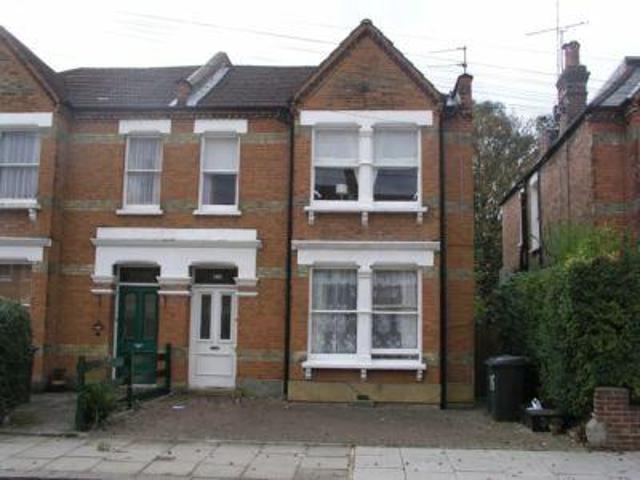 Station Road, London N3 2 bed flat to rent £2,100 pcm £485 pw