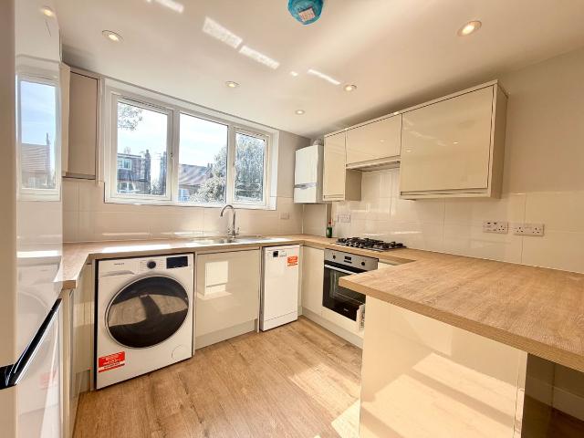 Station Road, London N3, 3 bed flat to rent, £1,950 pcm | PrimeLocation