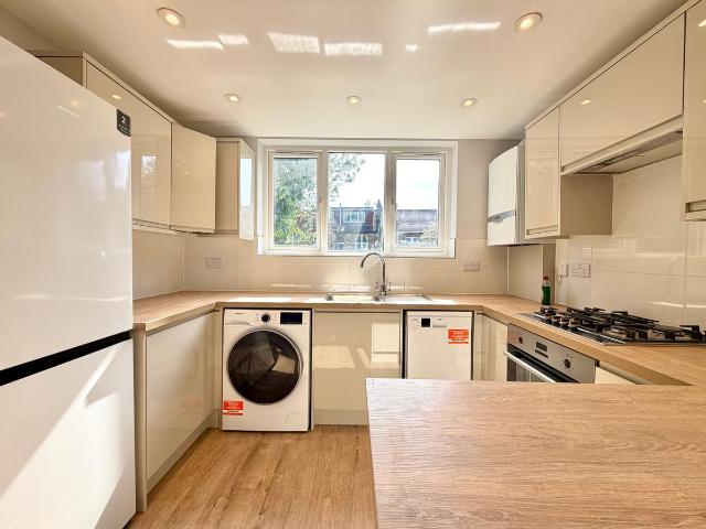 Station Road, London N3, 3 bed flat to rent, £2,000 pcm | PrimeLocation