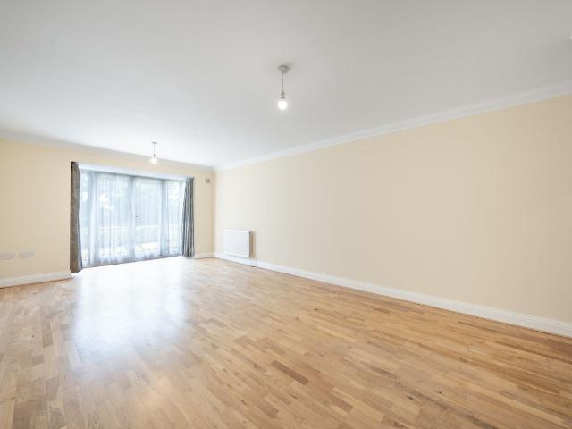 Station Road, London NW4, 2 bed flat to rent, £1,950 pcm | PrimeLocation