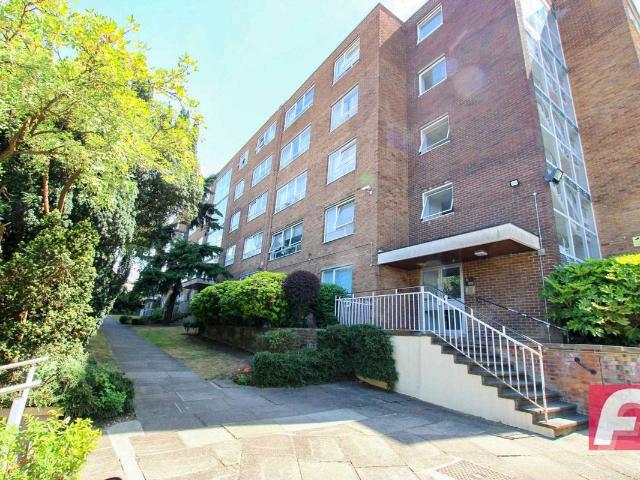 Station Road, London NW4, 3 bed flat to rent, £2,400 pcm | PrimeLocation