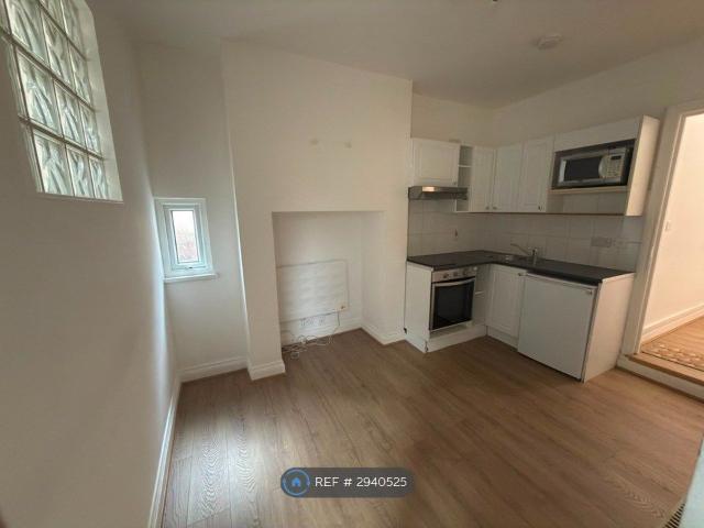 Station Road, London NW4, Studio to rent, £1,300 pcm | PrimeLocation