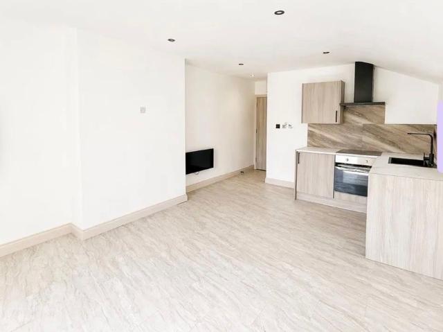 Station Road, London NW4, Studio to rent, £1,700 pcm | PrimeLocation