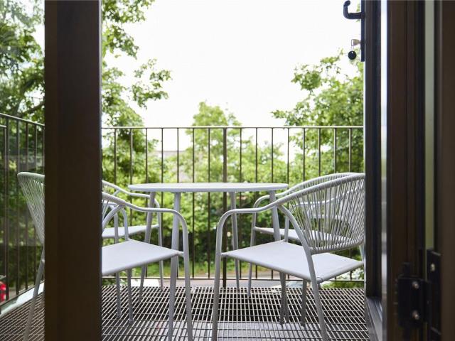Station Road, London, SW19 2 bed flat to rent £3,795 pcm £876 pw