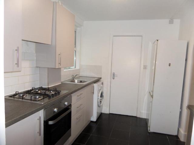 Station Road, London SE25 1 bed flat to rent £1,375 pcm £317 pw