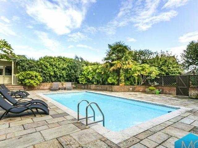 Station Road, London, 6 Bedroom Detached