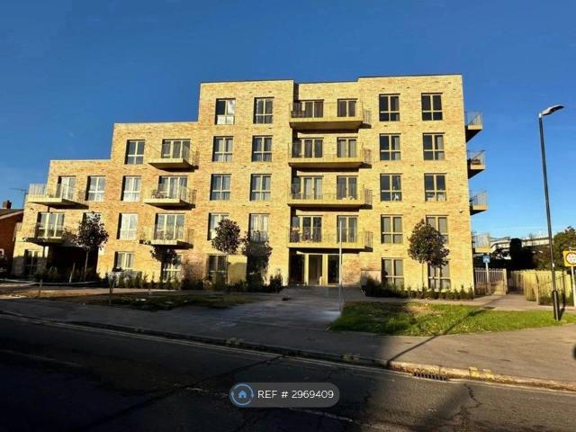 Station Road, Langley, Slough SL3, 2 bed flat to rent, £1,850 pcm | PrimeLocation