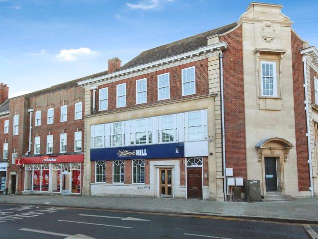 Station Road, Letchworth Garden City SG6, 2 bed flat to rent, £1,250 pcm | PrimeLocation
