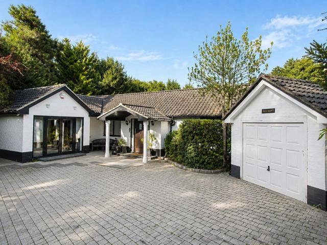 Station Road, Lingfield, Surrey RH7, 5 bed detached bungalow to rent, £4,000 pcm | PrimeLocation