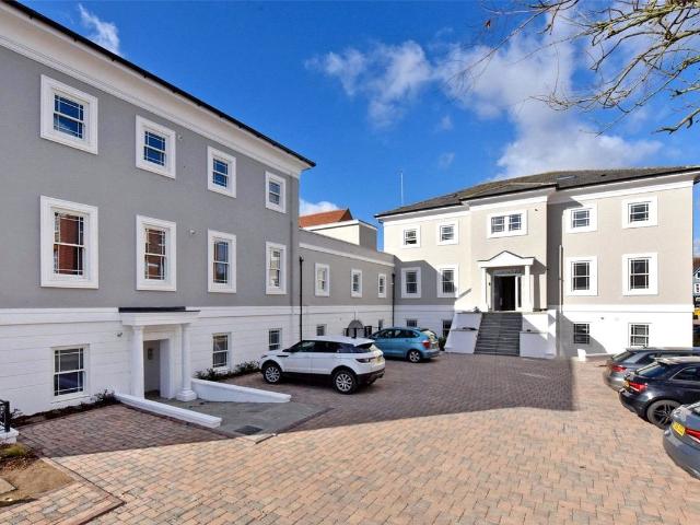 Station Road, Marlow, Buckinghamshire SL7, 2 bed flat to rent, £2,150 pcm | PrimeLocation