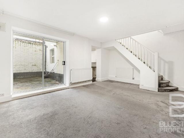 Station Road, Norwood Junction SE25, 1 bed flat to rent, £1,399 pcm | PrimeLocation